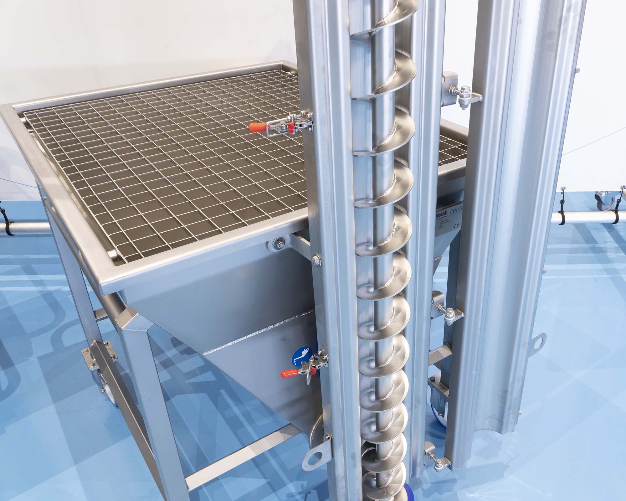 Vertical screw conveyors for confined spaces | Van Beek